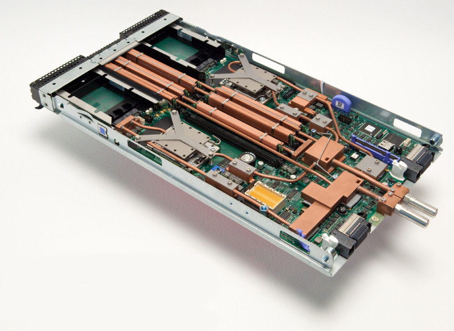 heisswassergekühlter Supercomputer - computerworld.ch