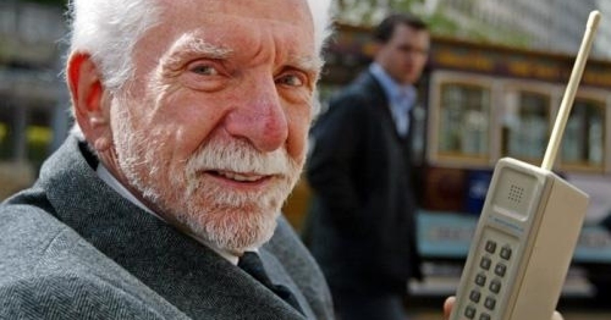 Erster Handy-Anruf der Geschichte auf Video - computerworld.ch